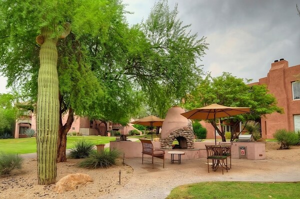 Your Cave Creek Retreat! Swimming Pool, Free Parking, Full Kitchen! - 