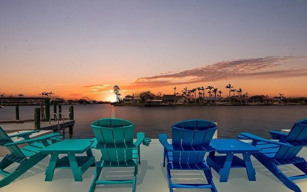Sunset Paradise! Gulf Access, Kayaks & Heated Pool - Cape Coral, FL