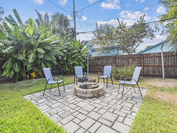 Bonita Beach House | Close To Utmb & Cruise Terminals +Dog Friendly + Firepit! - Galveston, TX