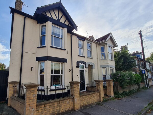 Sunrise House, Pet Friendly, With A Garden In Pakefield - Lowestoft