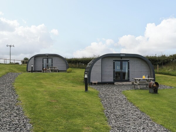 Forest, Romantic, With A Garden In Dalton-in-furness - Barrow-in-Furness