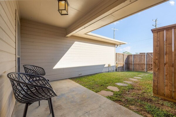 Noir At Hollytree Dr.  Perfect Location! - Tyler, TX