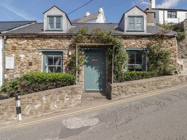 Patty's Cottage, Character Holiday Cottage In Broad Haven - Little Haven