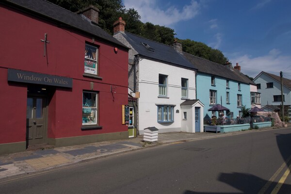 Tan Y Craig, Pet Friendly, Character Holiday Cottage In Solva - Solva