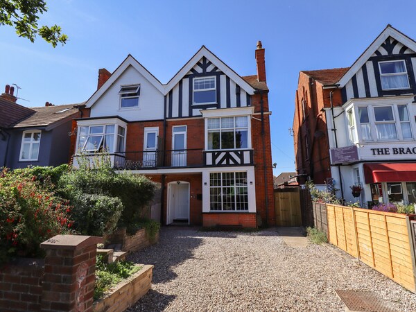 Carlton House, Pet Friendly, Character Holiday Cottage In Skegness - Skegness