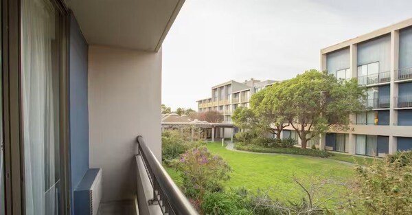Exciting Experience In Berkeley Marina! 2 Classy Units, Pets Allowed, Balcony! - Berkeley, CA