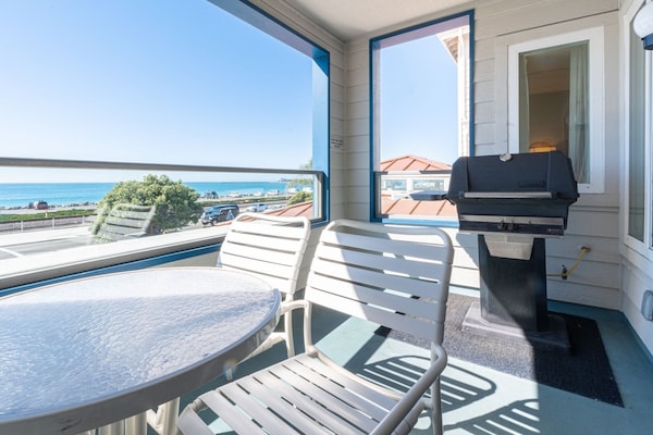 Your Relaxing Getaway Awaits! Beachfront, Parking, Outdoor Pool! - Dana Point, CA