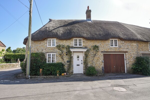 Stable Cottage, Family Friendly, With A Garden In Burton Bradstock - 布里德波特