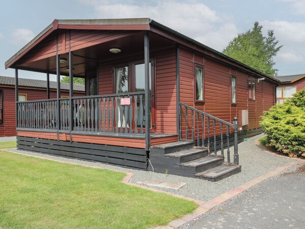 Snowdrop, Family Friendly, With A Garden In Eardisland - Shropshire