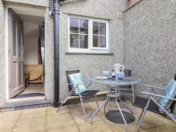 Ty Bach Twt, With A Garden In Conwy - Conwy