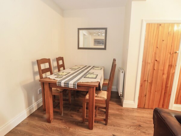 Ty Potiwr, With A Garden In Conwy - Conwy