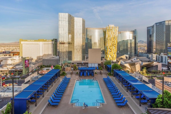 Experience Las Vegas In Luxury And Comfort! Swimming Pool, Full Kitchen! - Bellagio