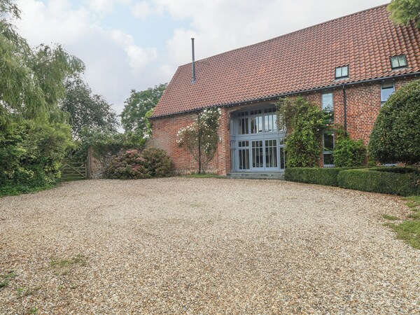 The Barn, Pet Friendly, With Pool In Hoveton & Wroxham - Norfolk