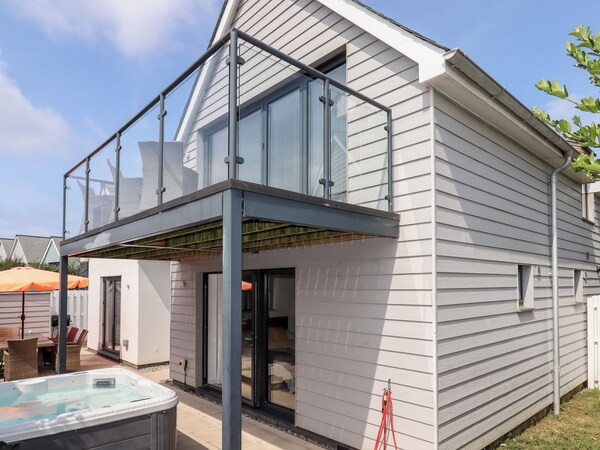 Pebble Ridge View, Pet Friendly, With Hot Tub In Westward Ho! - Braunton