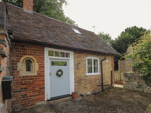 Chapel Cottage, Pet Friendly, With A Garden In Pershore - Warwickshire