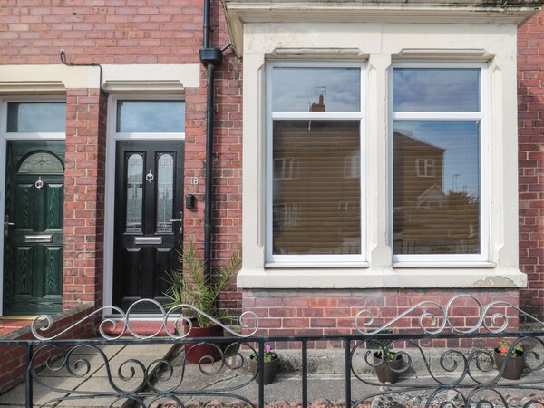 18 Acklington Road, Pet Friendly, Country Holiday Cottage In Amble - Alnmouth