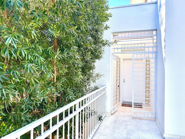 3 Bd/3ba Hollywood Hills Retreat With Secluded Pool And Spa - Hollywood, CA