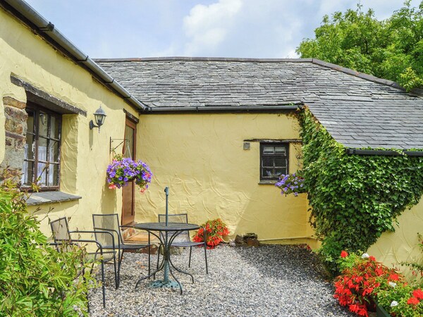 Windbury Cottage, Pet Friendly, Character Holiday Cottage In Hartland - Clovelly