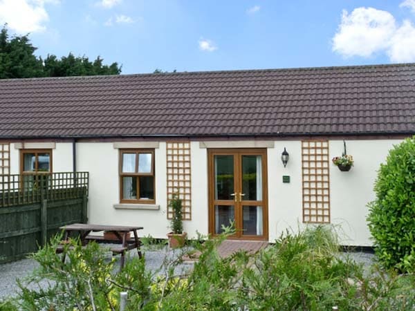 Willow Cottage, Pet Friendly, Character Holiday Cottage In Eppleby - Raby Castle