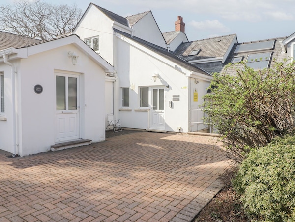 Daffodil Apartment, Pet Friendly In Kilgetty - Manorbier