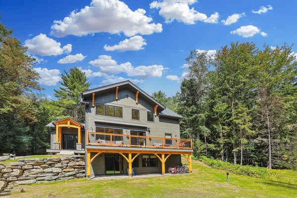 Black Rock Lodge: 4 Br, New Build, Gas Fireplace, Ev Charger, Pet Free! - Stowe, VT