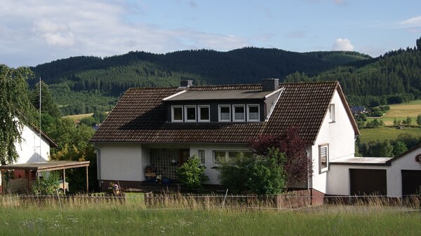 Ferienwohnung Smuda (70qm) Mit Zwei Doppelzimmer - Bad Laasphe