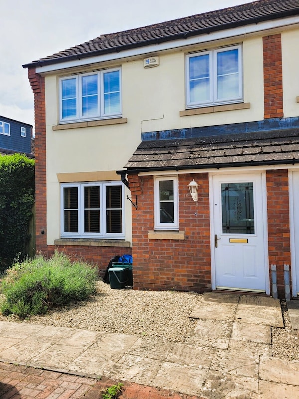 Smart & Cosy Family Home, Quiet Road, Dog Friendly, Smart House, Quiet, Private Road - Tewkesbury