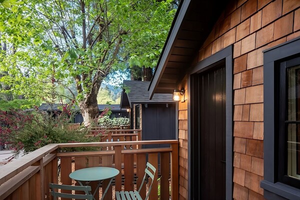 Home-like Accommodations! Free Parking, Outdoor Pool, Near Recreation Canyon - Guerneville, CA
