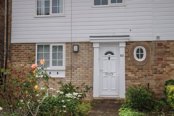 83 Oaklands Road, Family Friendly, With A Garden In Havant - Hayling Island