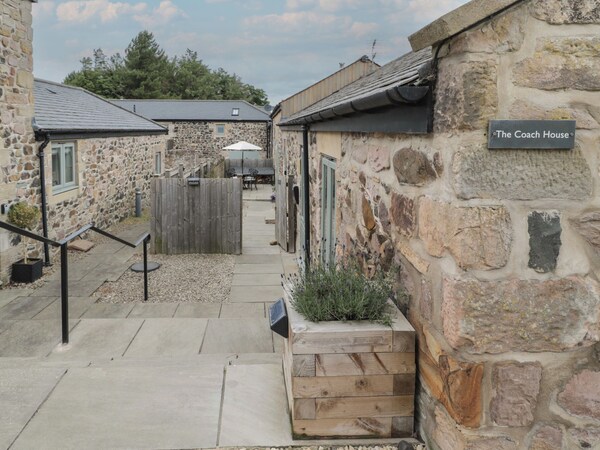 The Coach House, Family Friendly, Luxury Holiday Cottage In Bamburgh - Seahouses