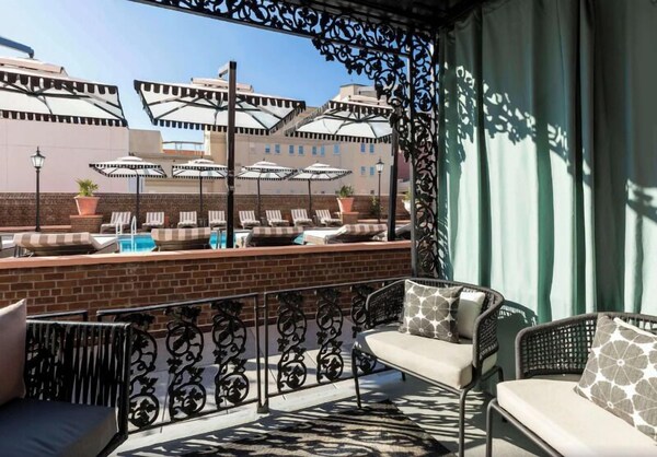 Historic Elegance Meets Modern Comfort In Charleston! Pets Allowed, Outdoor Pool - Mount Pleasant, SC