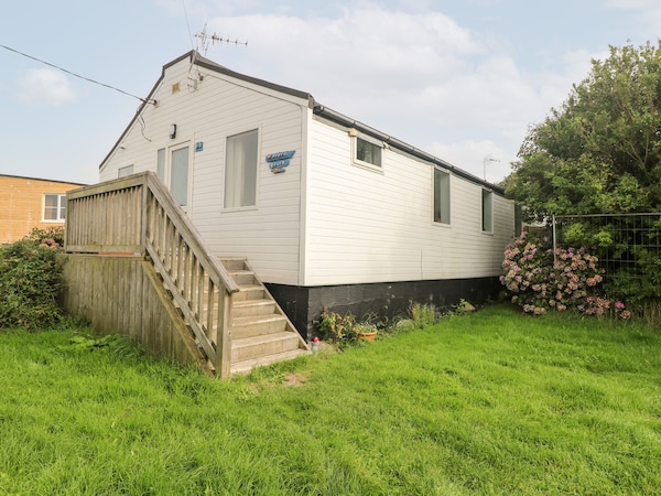 Suzanne's Beach Hut, Pet Friendly, Country Holiday Cottage In Walcott - Mundesley