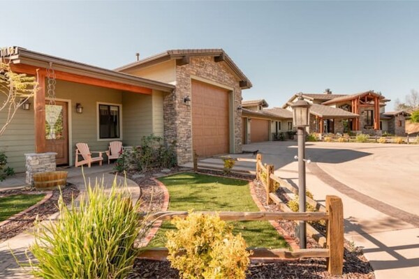 Private 2 Bedroom Apt In New Craftsman Ranch! - San Diego, CA