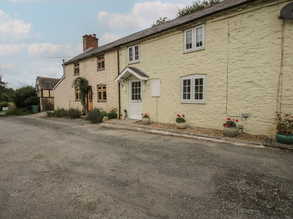 Bluebell's Cottage, Family Friendly, With Open Fire In Minsterley - Welshpool