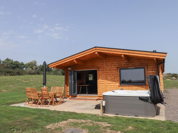 Foxglove Lodge, Pet Friendly, With Hot Tub In Hittisleigh - Devon