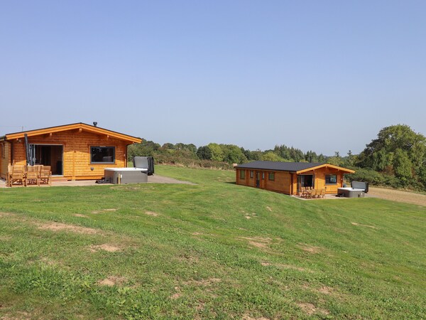 Bluebell Lodge, Pet Friendly, With Hot Tub In Hittisleigh - Dartmoor Forest