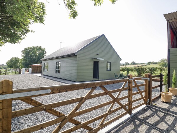 Southend, Pet Friendly, With A Garden In Welland - Tewkesbury