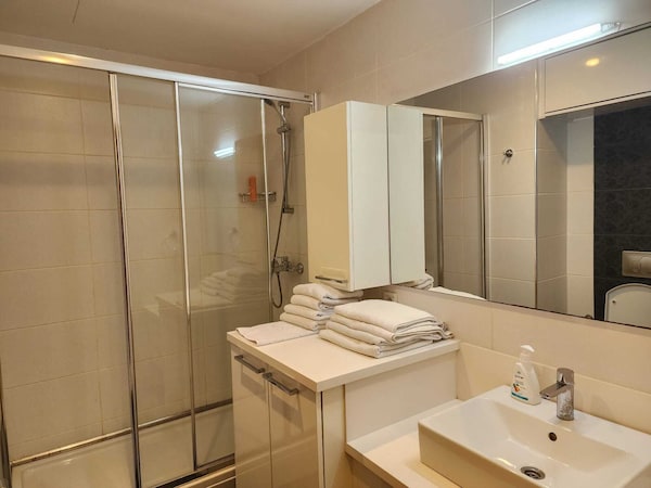 3 Bedroom Luxury Apartment With Pool And Sauna - Zeytinburnu