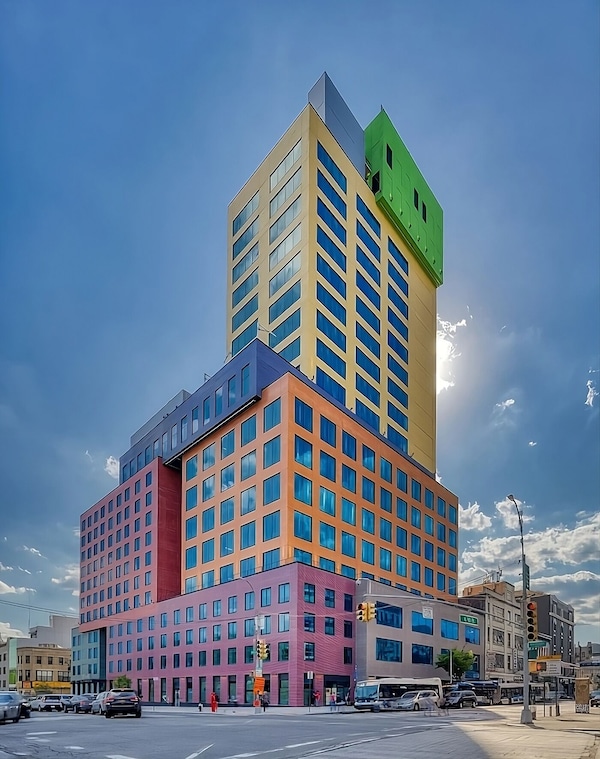 Your Dream New York Getaway! 2 Modern Units, Close To Chrysler Building! - Yonkers, NY