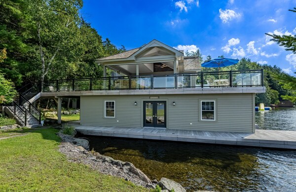 2 Bed 3 Bath Boathouse Plus Bunkie On A Beautiful Lake Rosseau Frontage! - Bala (Canada)