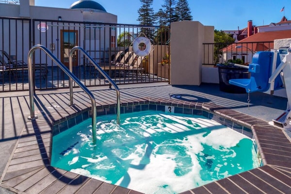 Making The Best Memories Along The Way! Relaxing Unit With Kitchenette! - Coronado, CA