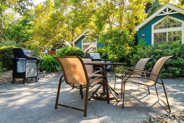 Napa's Best-kept Secret! 3 Comfortable Units, Outdoor Pool, Free Parking! - Yountville, CA