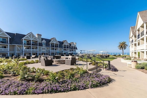 Steps From The Sand! 2 Relaxing Units, Outdoor Pool, Free Parking! - Bonsall, CA