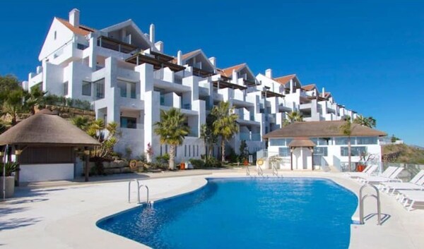 Luxury Corner Apartment With Sun Drenched 90m2 Terrace & Panoramic Views - La Cala de Mijas
